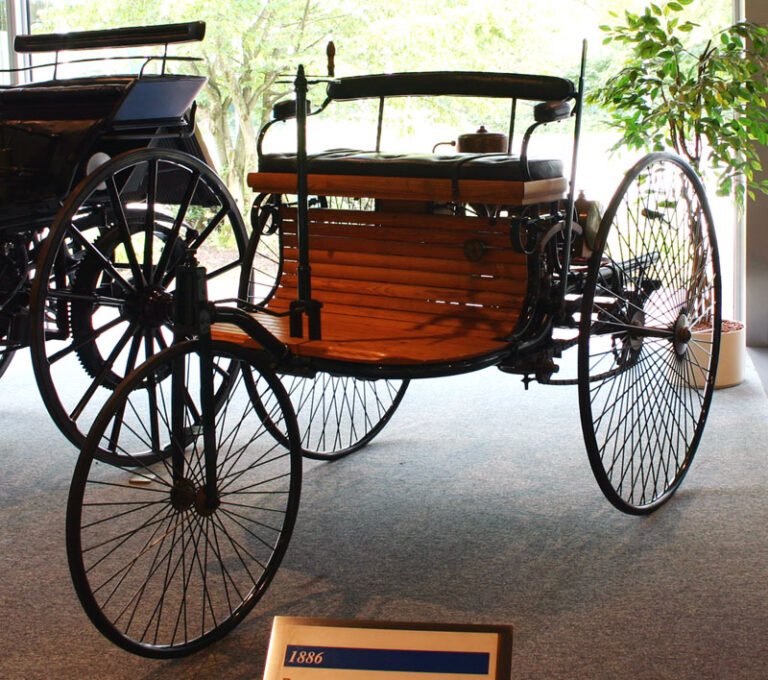 Téo : la première automobile à essence – 1885 – Musée de la STATION ...